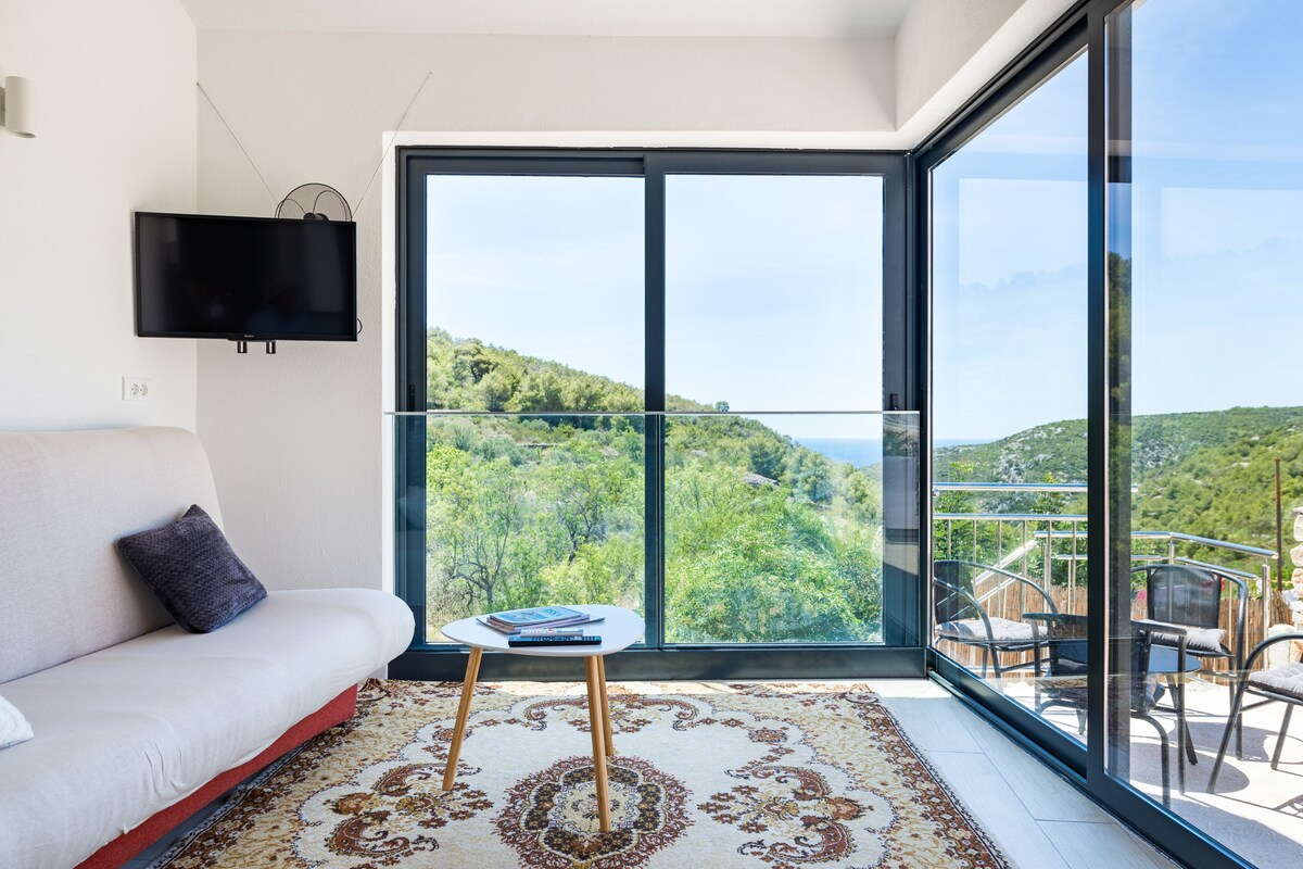 Modern Rural House with Sea & Forrest View | Holiday Home in Komiža ...