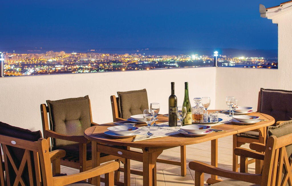 Penthouse with swimming pool overlooking Split | Apartment in Klis ...